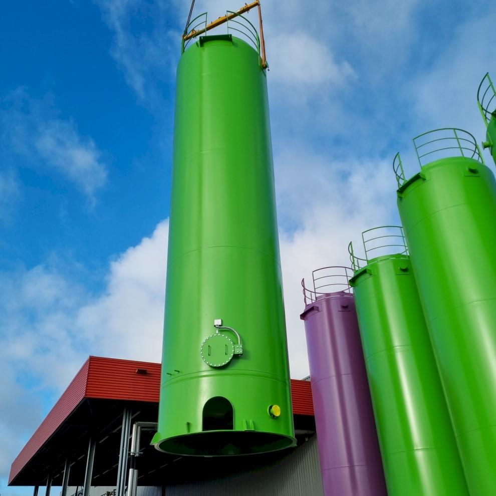 12 Verticale tanks